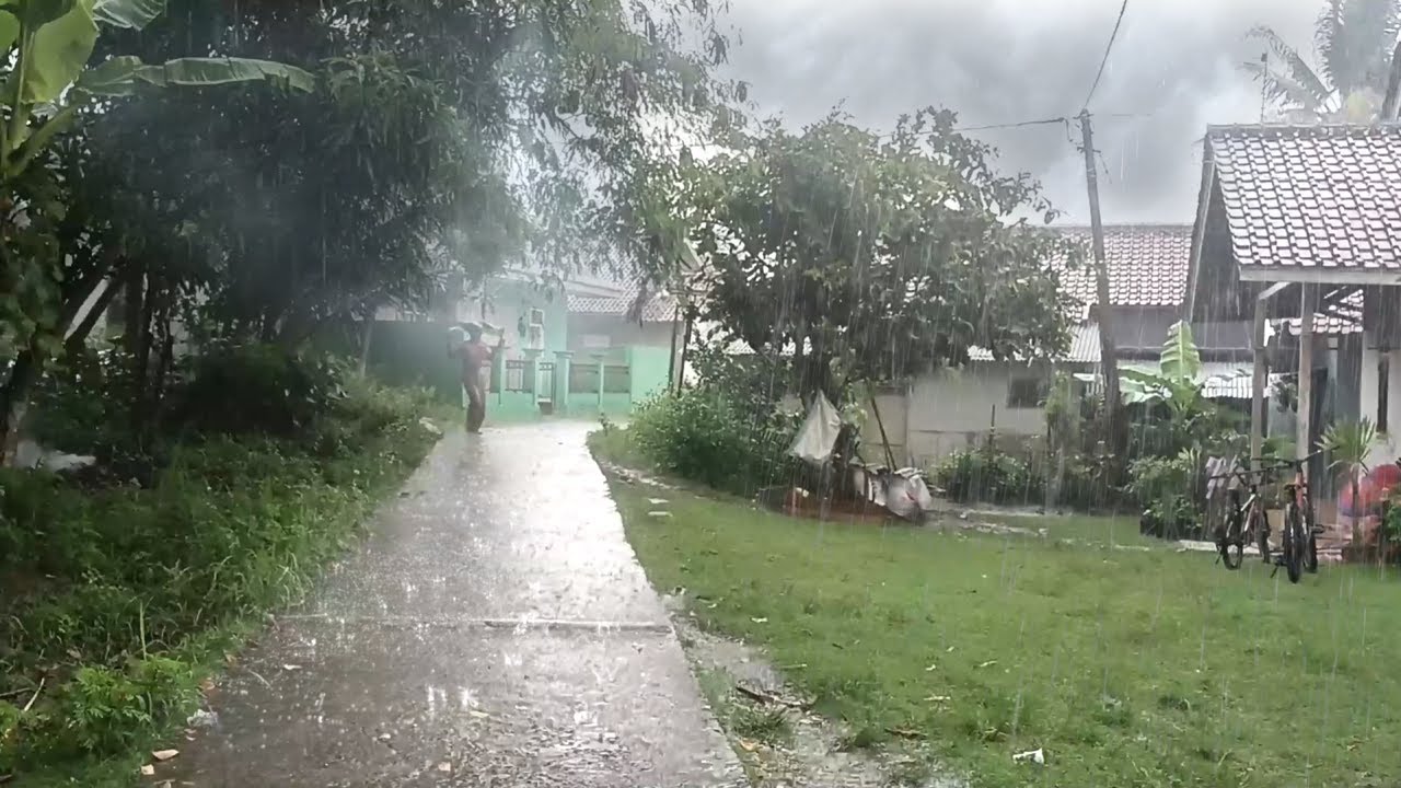 Super Heavy Rain, and Loud Thunder | Villagers run in fear | Rain ...
