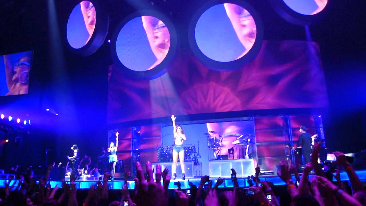 Concert Rihanna Loud Tour London O2 Arena 6/10/2011 - YouTube