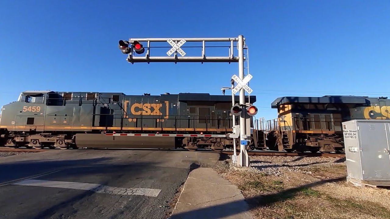 CSXT 5459 leads CSX M582 Wingate NC - YouTube