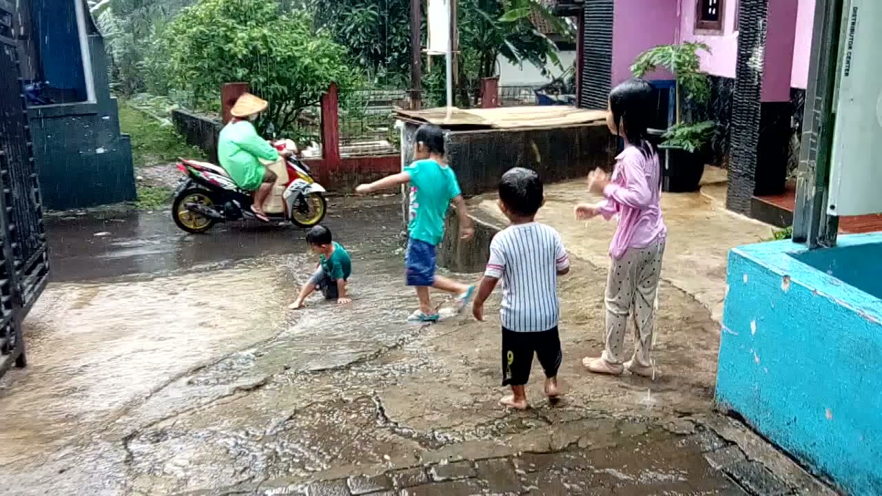 main hujan hujan an - YouTube