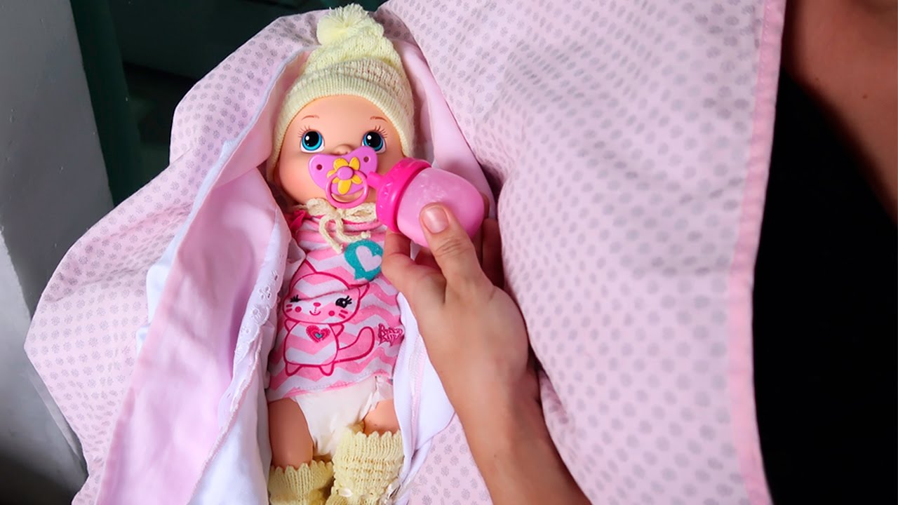 BABYALIVE Bebe Sofia Ganha Roupas e Bebendo Mamadeira com BIA LOBO ...