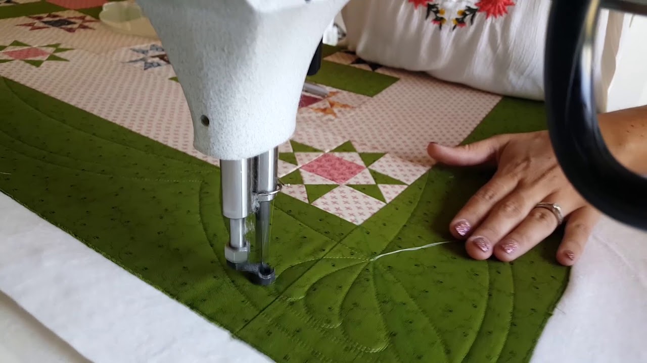 Machine Quilting a Scalloped Border with Natalia Bonner - YouTube