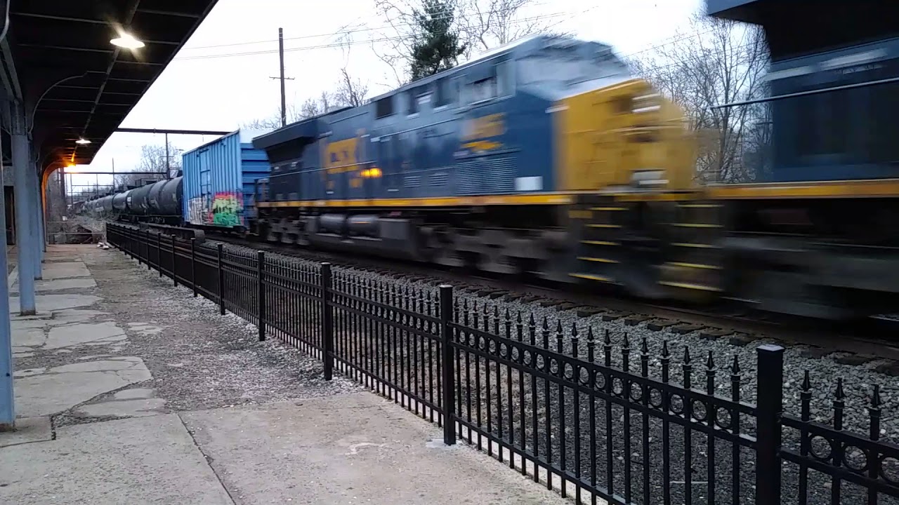 Short csx train going to Canada - YouTube