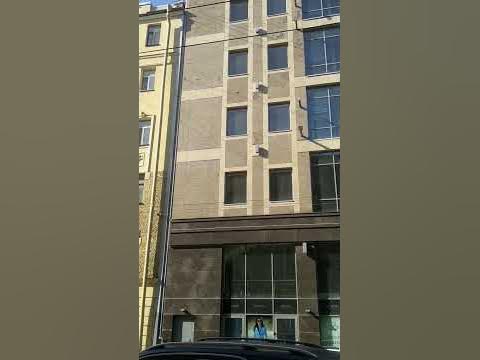 Шикарные,роскошные дамы неспеша гуляют у Т.Ц. на Большом Просп. Пет ...