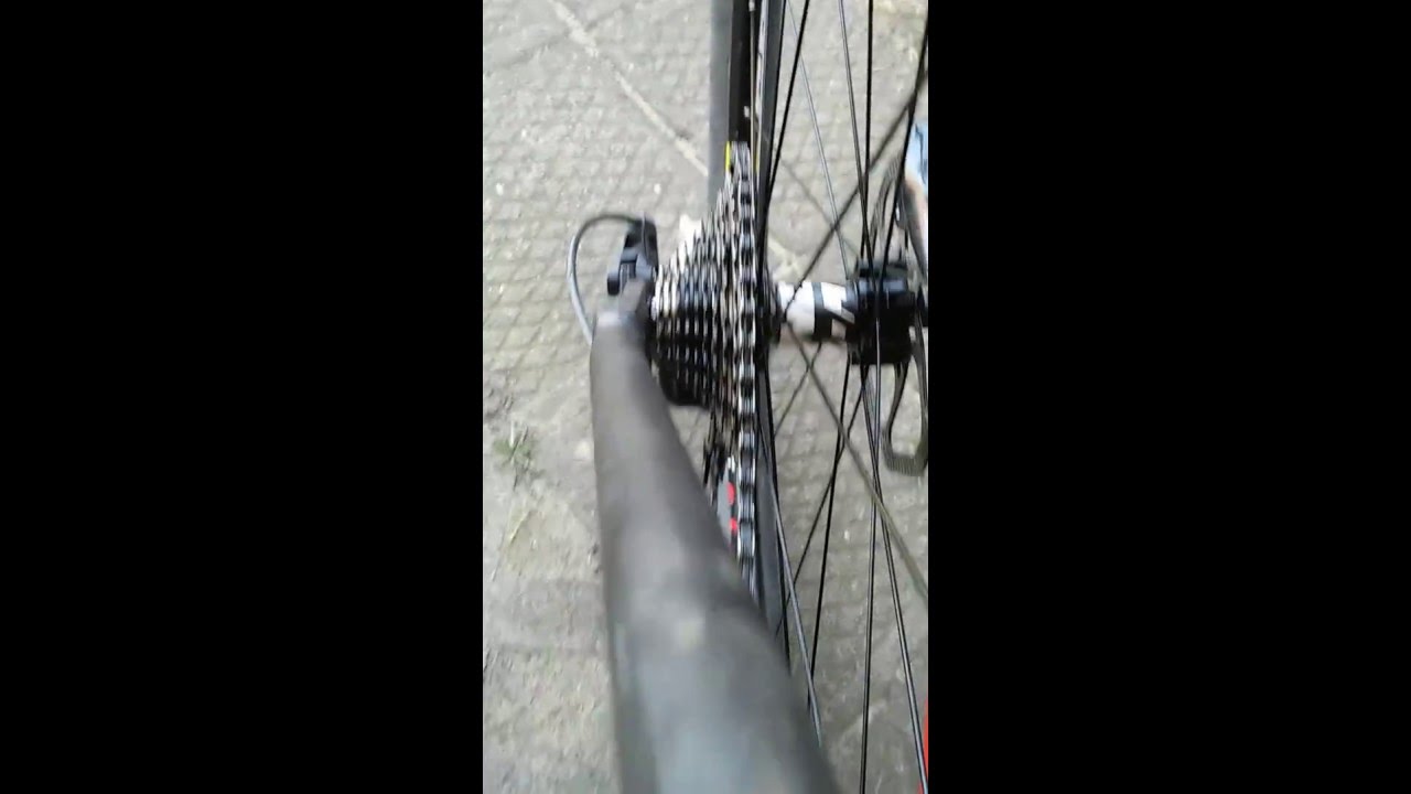 Złamana piasta w kołach mavic crossone, rower Canyon AL 6.9 2014 - YouTube
