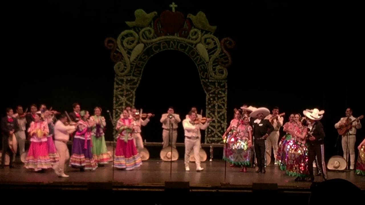 Mariachi Los Camperos de Nati Cano "Viva Mexico" - YouTube