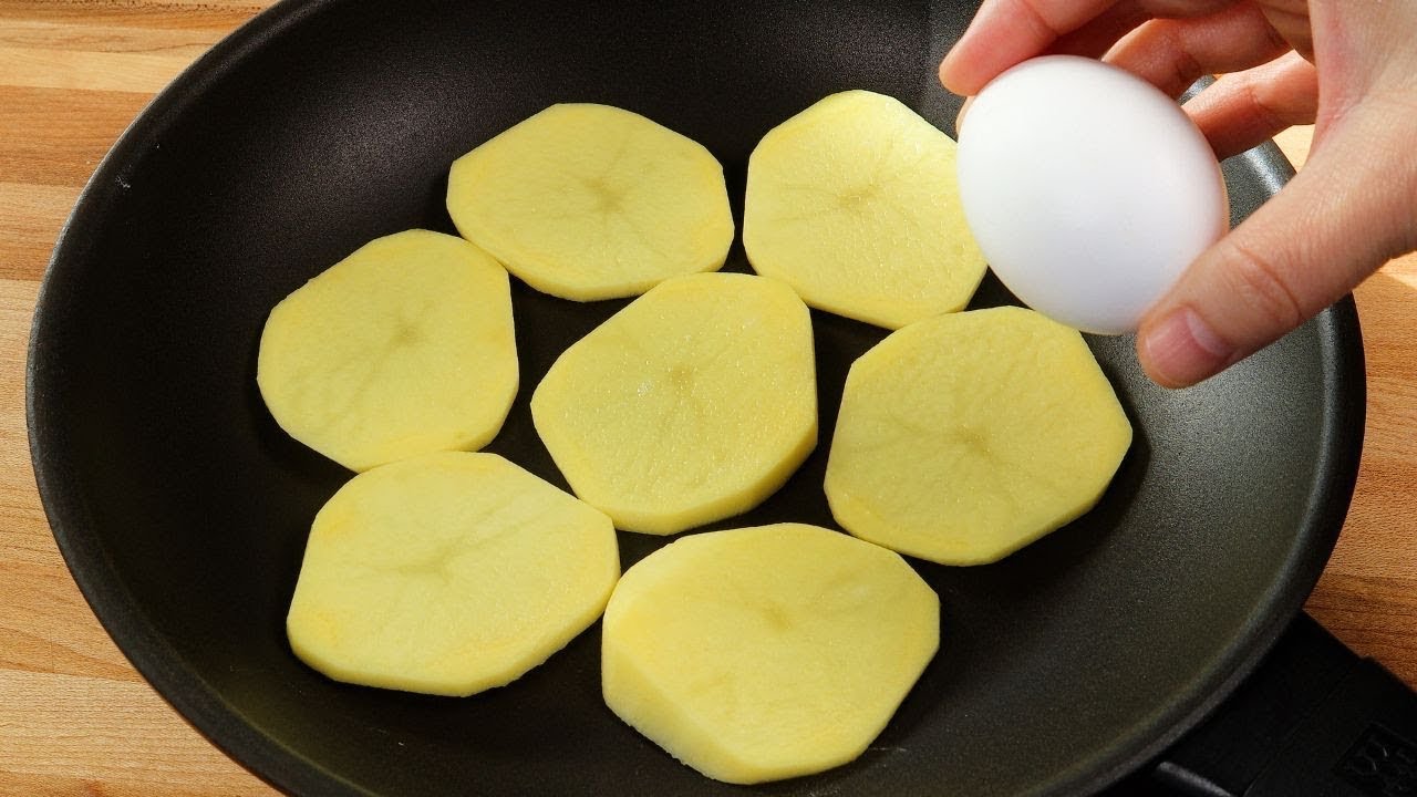 Just Pour Eggs with potatoes Breakfast Is ready 10 Minutes! Simple ...