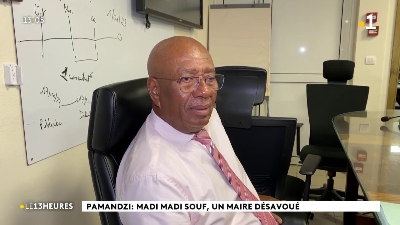 Pamandzi : Madi Madi Souf, un maire désavoué - YouTube
