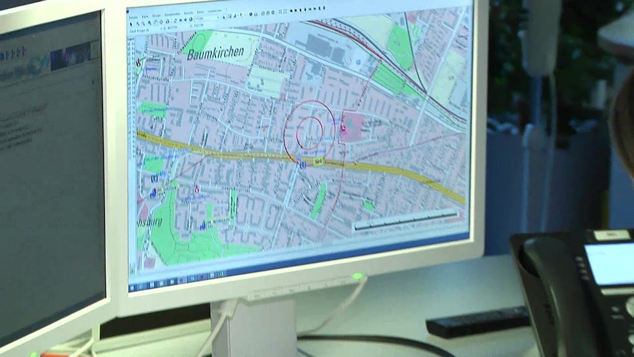 Notruf 110 - die Einsatzzentrale der Polizei in München - YouTube