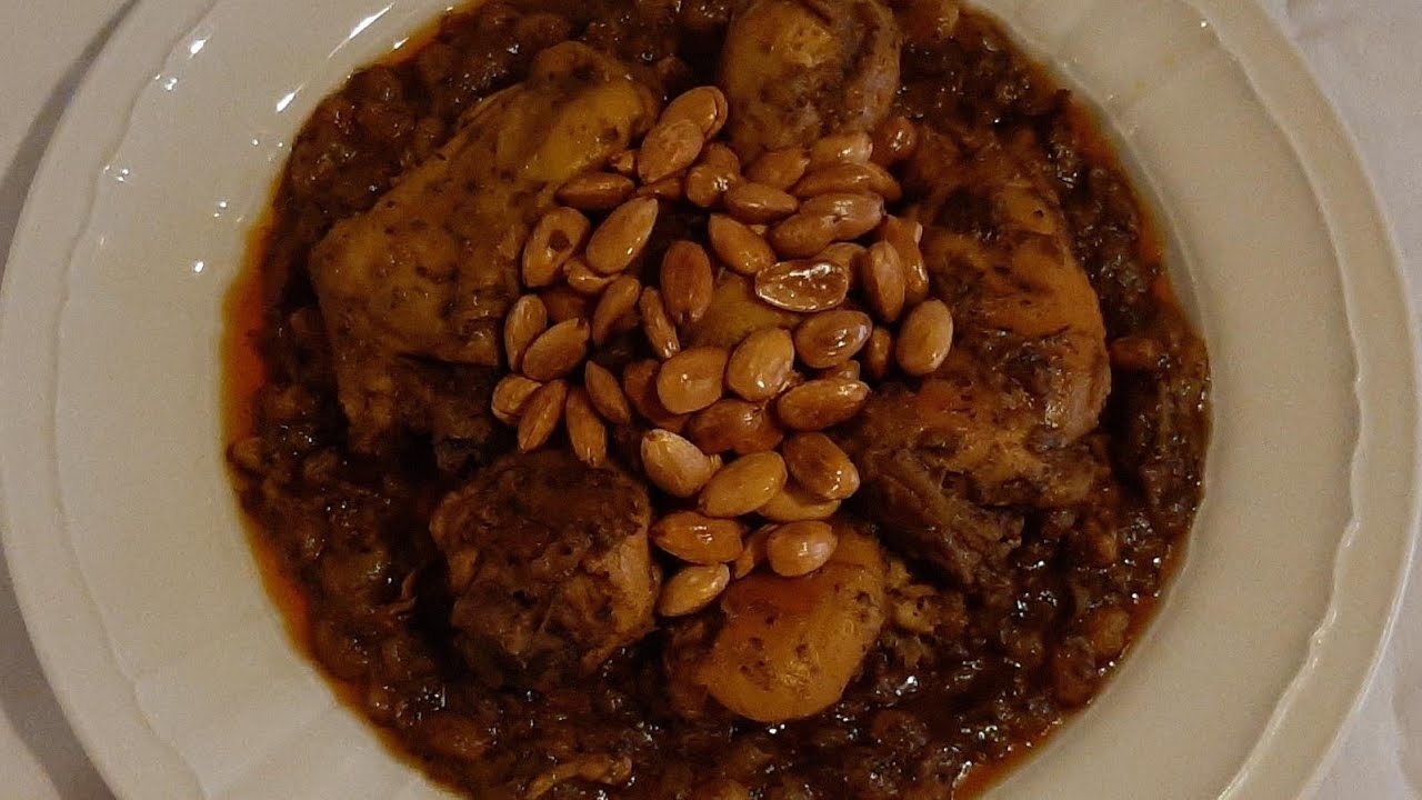 😋😋👌👍Allaad Dajaj be Lbasal o zabib o louz 😋Kip met uien amandelen en ...