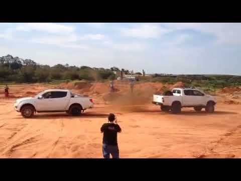 TOYOTA HILUX VS MITSUBISHI L200 - YouTube