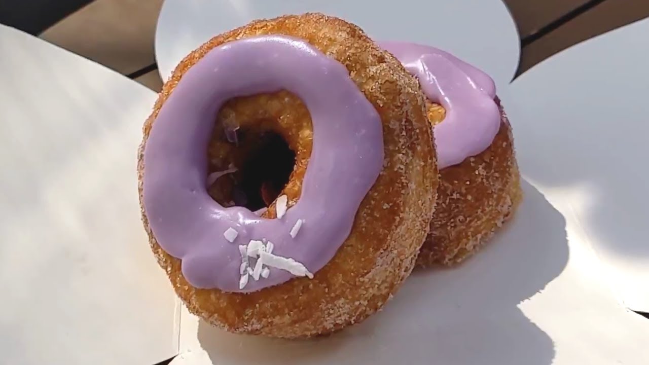 Cronut Dominique Ansel Bakery- What to Expect When Buying a Cronut ...
