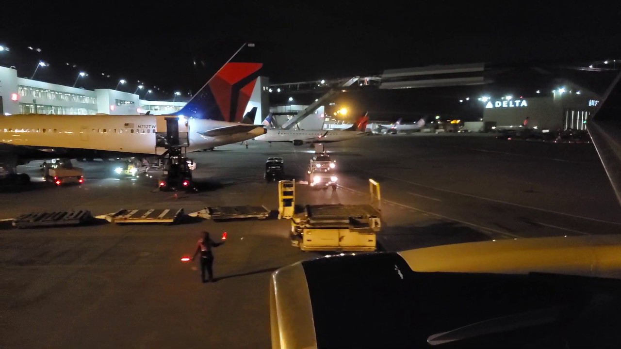 Landing in Seattle (SEA) 24 February 2020 - YouTube