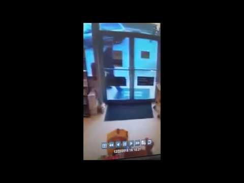 Guy Runs Into Door (FUNNY FAIL)