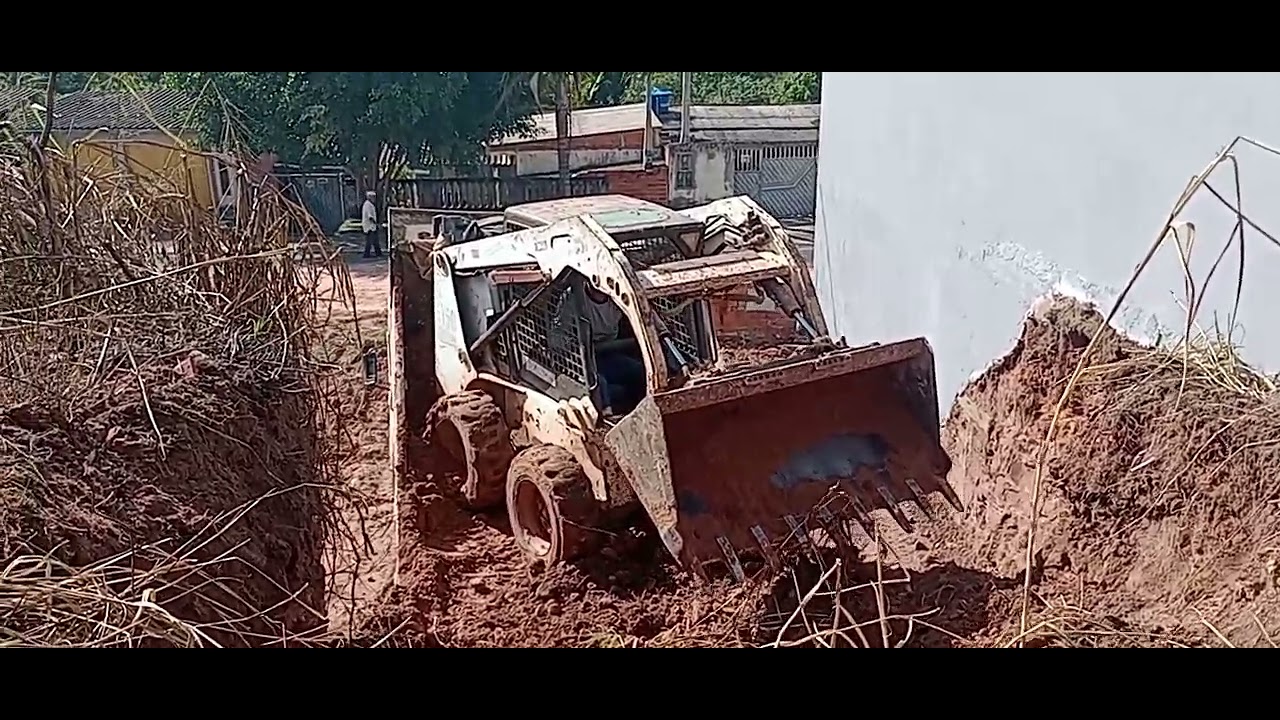 BOBCAT TRABALHANDO, OLHA A ARTE DESTE OPERADOR 💪😨 - YouTube