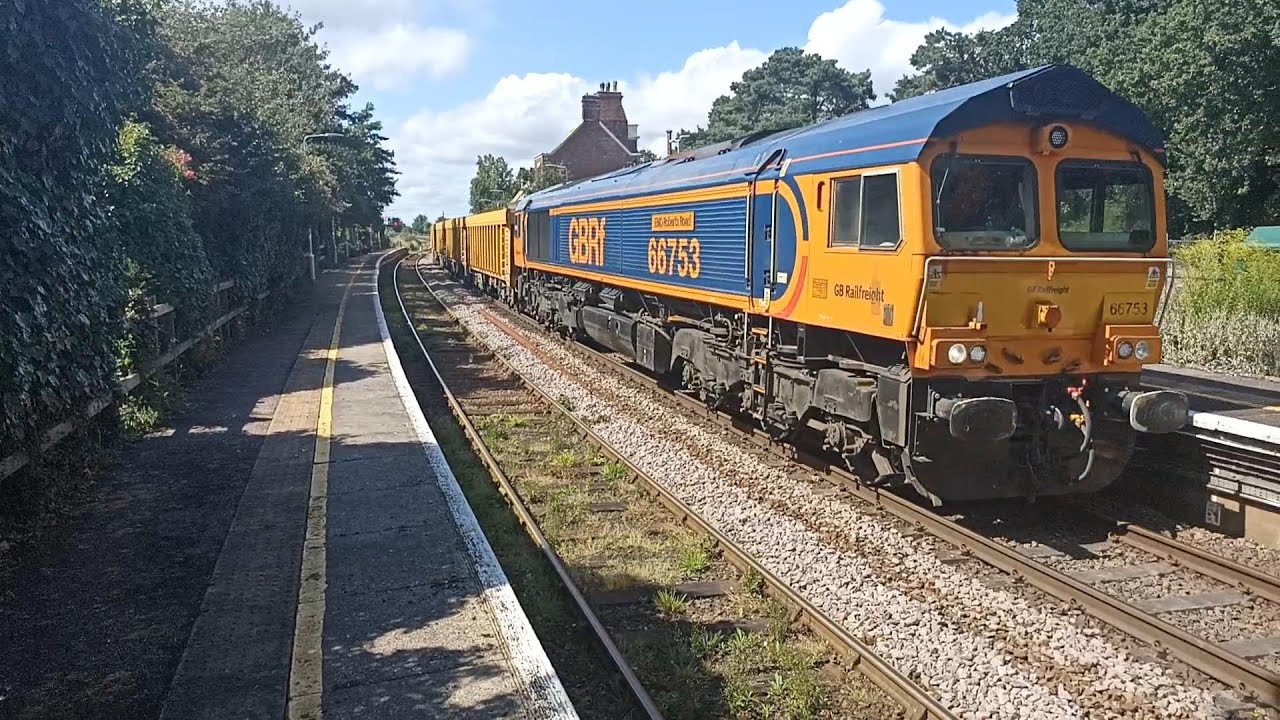 GB Railfreight Class 66 - 66753 "EMD Roberts Road" ballast train ...
