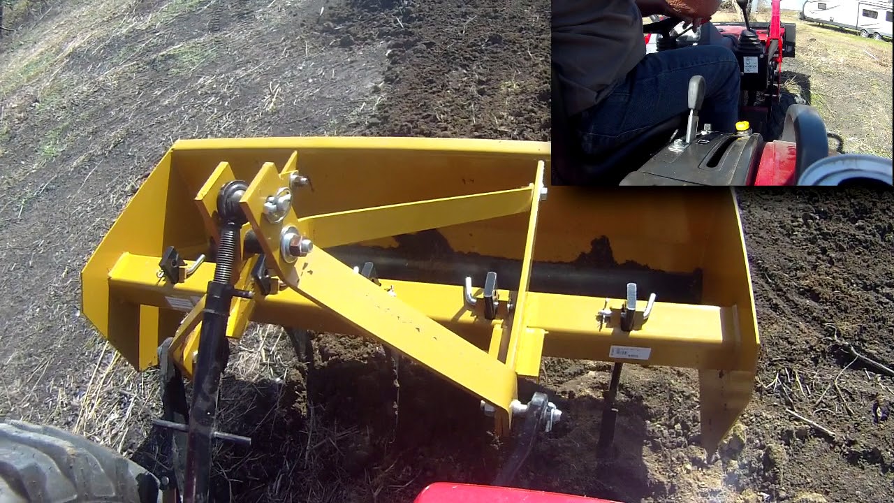 Mahindra 1526 with Country line box blade - YouTube