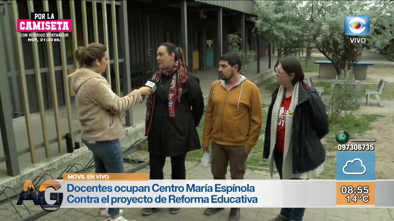 Docentes ocupan Centro María Espínola - YouTube