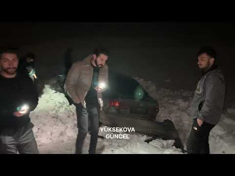 Yüksekova’da Kontrolden Çıkan Otomobil 30 Metre Uçarak Kar Yığınına Saplandı