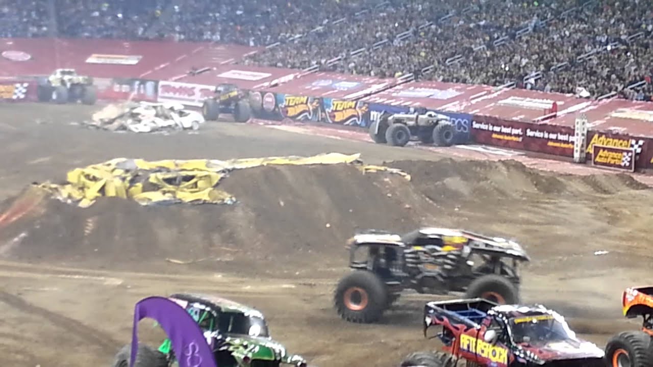 Maximum destruction at monster jam Ford field 2013 - YouTube