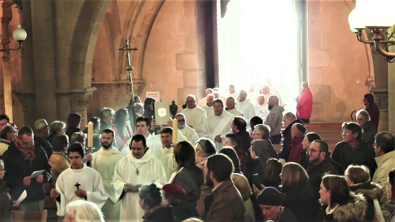 Procession d'entrée messe Chrismale 2023 - YouTube