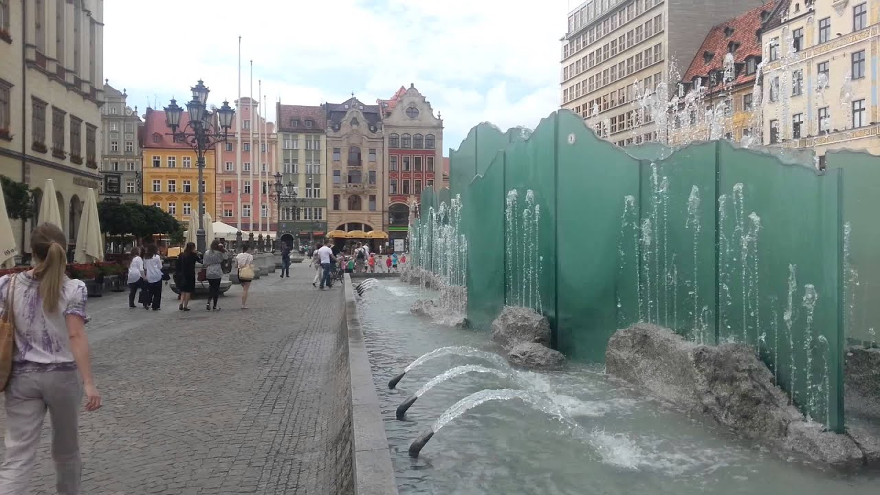 Wroclaw, fontanna na Rynku - YouTube