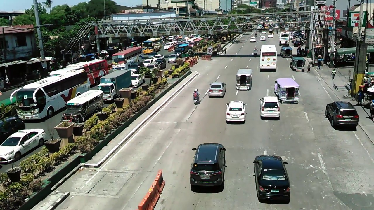 Gil Puyat駅からAtrium hotelを探す - YouTube