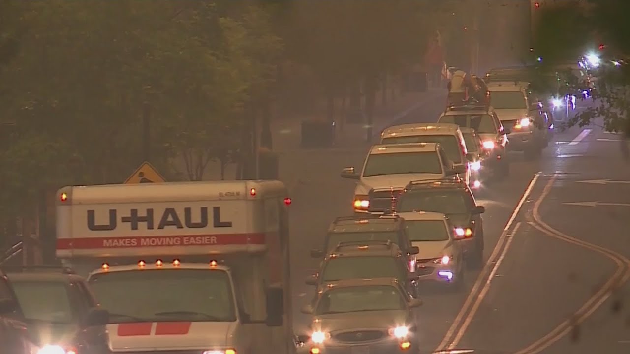 Residents flee Clackamas County as wildfires rage on - YouTube