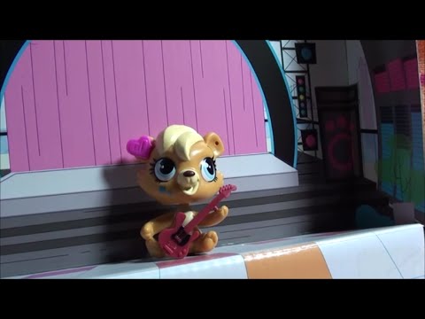 Littlest Pet Shop SCANNING Peg D'Urso, the bear into YOUR WORLD LPS APP ...