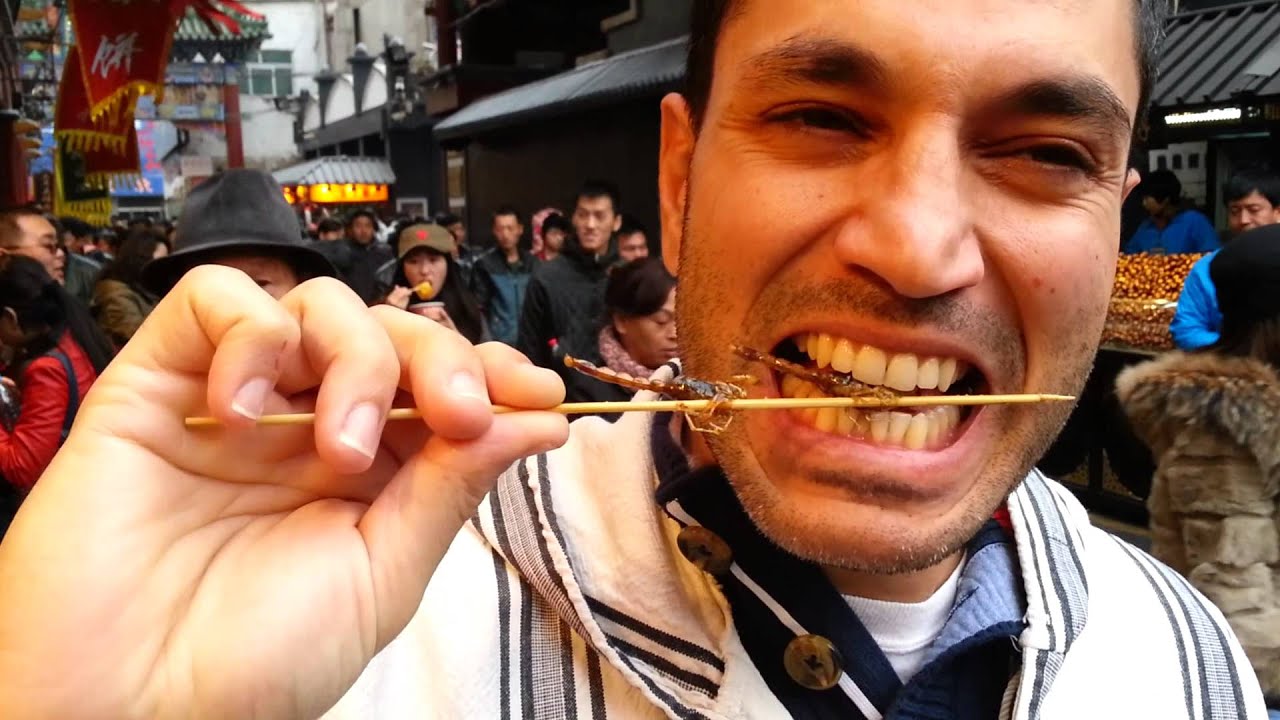 Eating unrecognizable things in China - YouTube