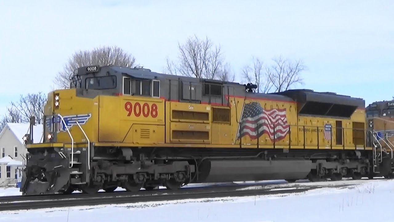 UP 9008 Leads Z-Train w/ Two Mid-Train DPU's, 1/27/19 - YouTube