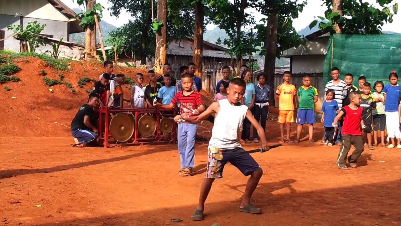 Ga Lai Leaw (Shan Swords Dance) - YouTube