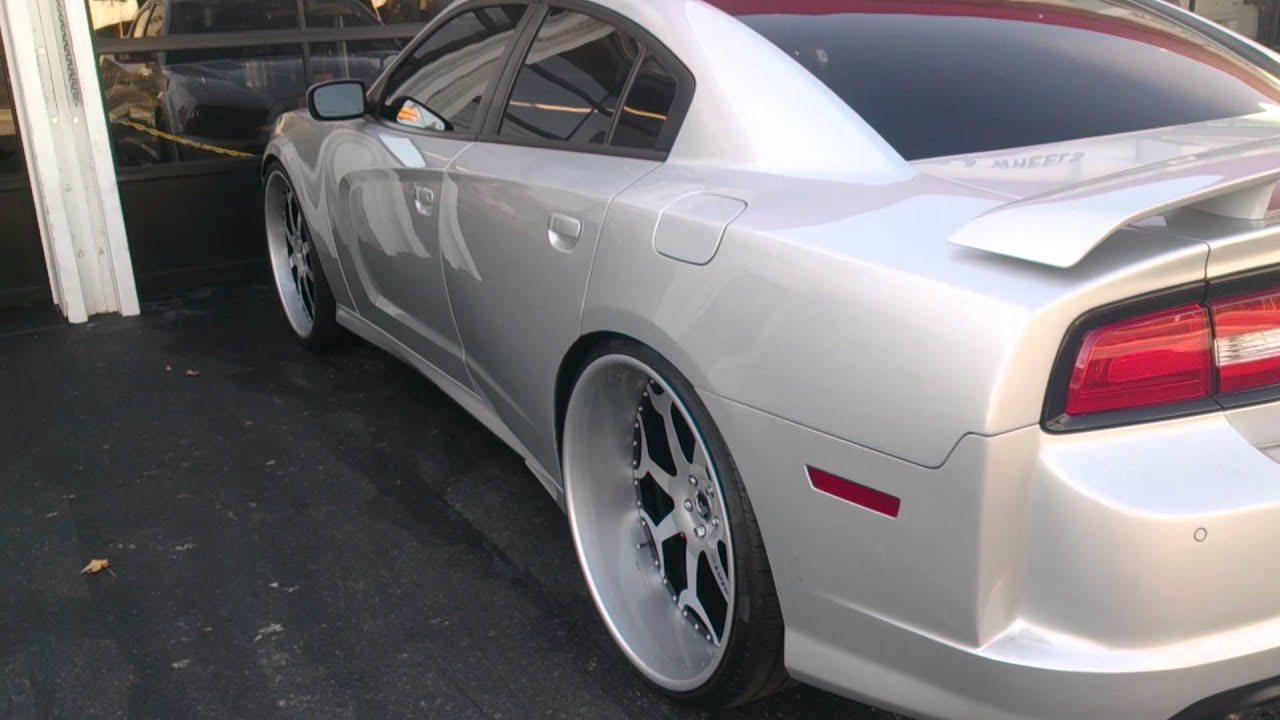 CHARGER WIDE BODY ON FORGIATOS - YouTube