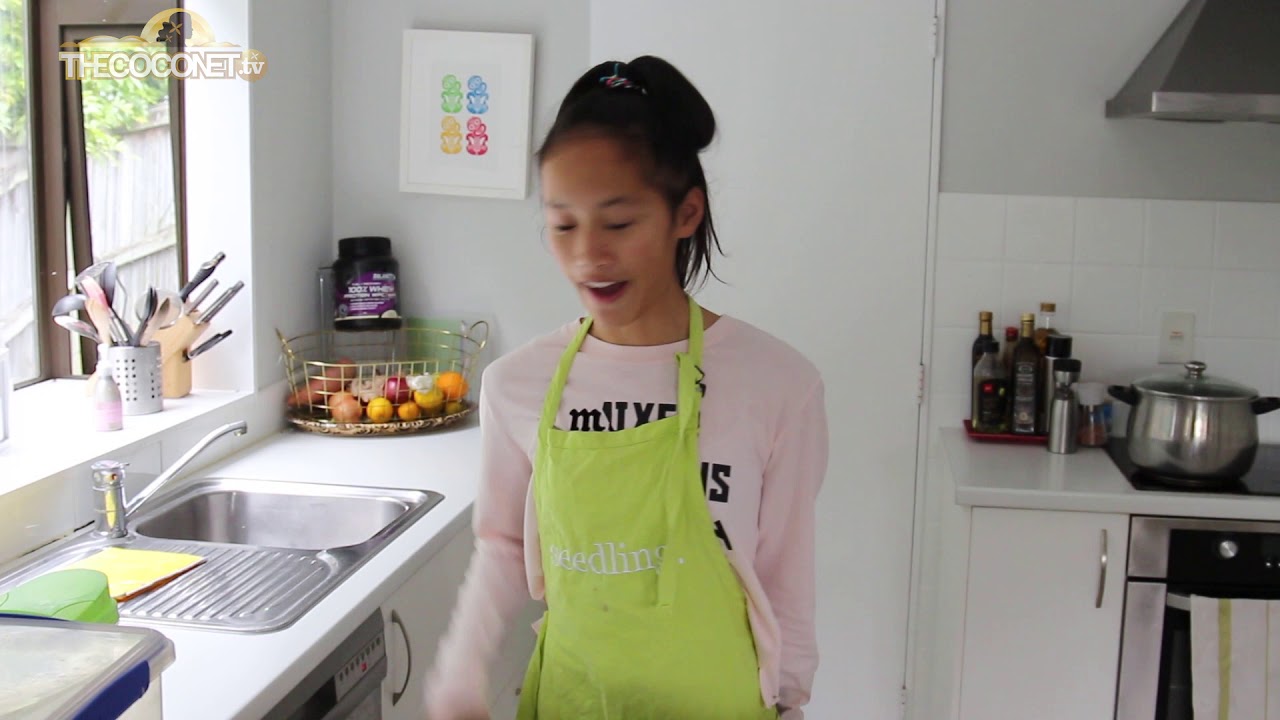 Isabella Taouma making Koko Alaisa - YouTube