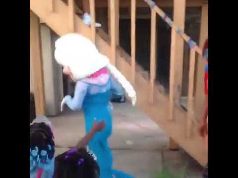 meme: elsa walking down street sidewalk dancing twerking let it go ...
