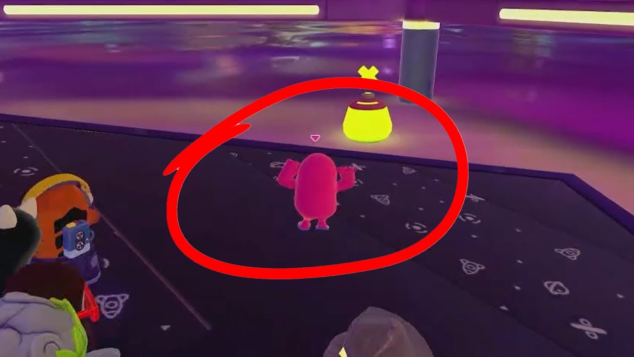 This Player Gets What He Deserves In Fall Guys - Paper Hats - YouTube