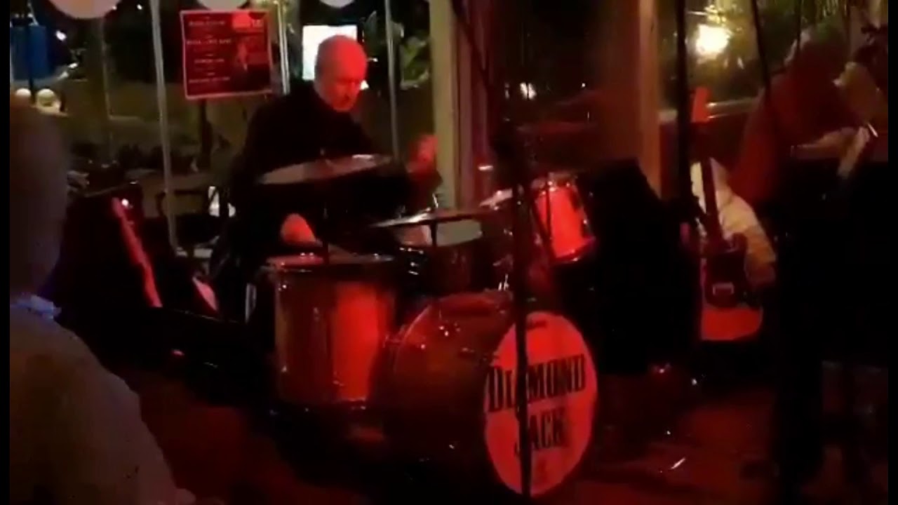 Paul McCartney and WINGS Geoff Britton DRUM SOLO - YouTube