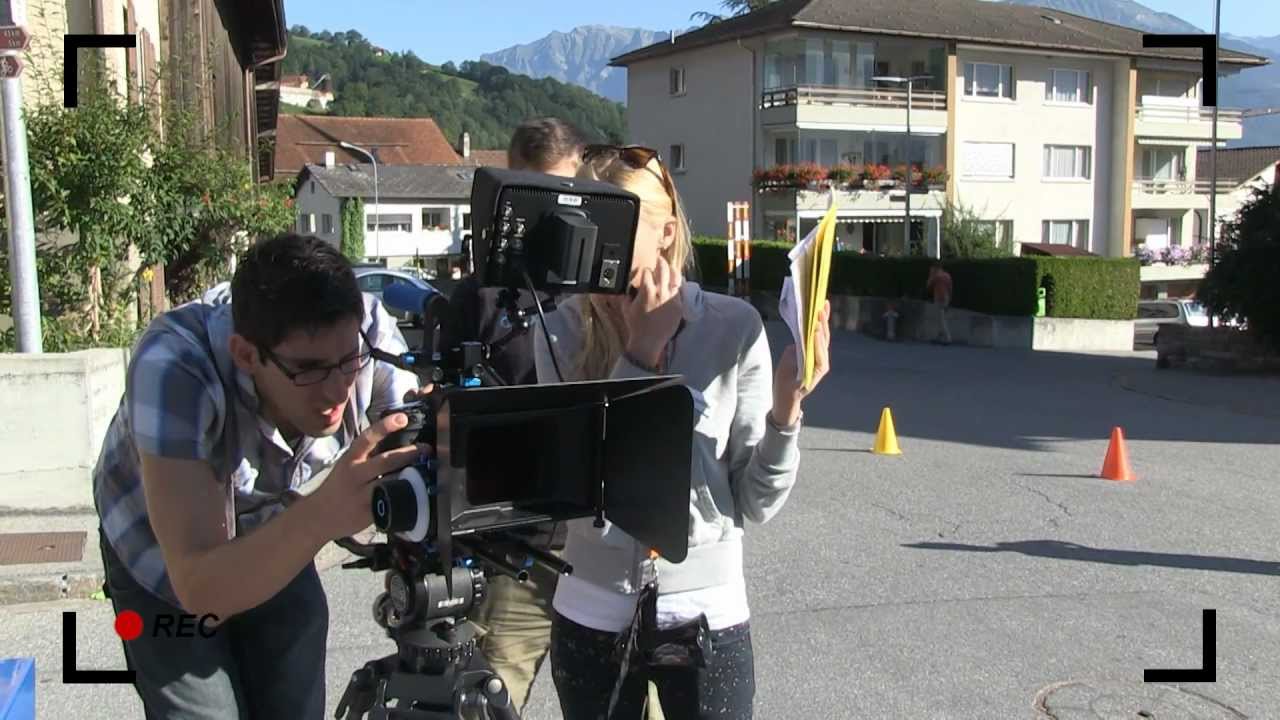 On the Set von "Drama Button - Push to BOOST" - YouTube