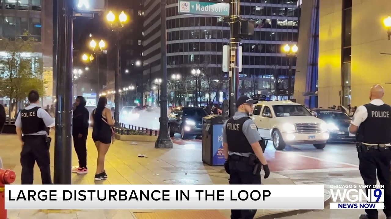 Large disturbance in the Loop in Chicago - YouTube
