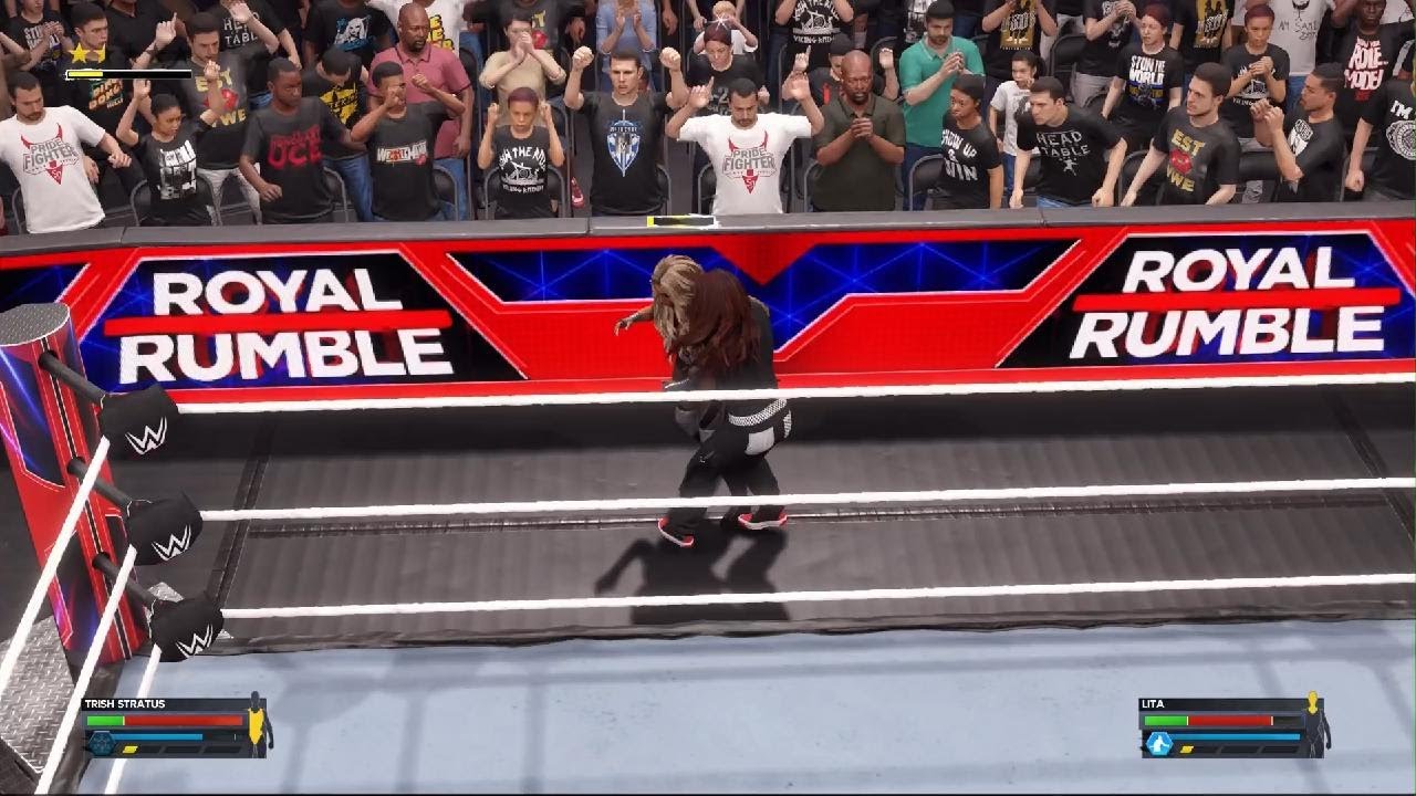 Lita vs Trish Stratus - YouTube