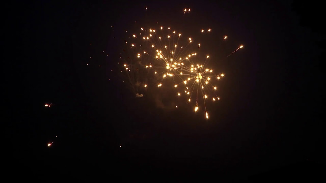 All Yellow (Victory Fireworks Canada, Mystical Fireworks) - YouTube
