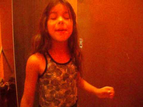 Ystefane Vitoria Cantando Amo Noite e Dia