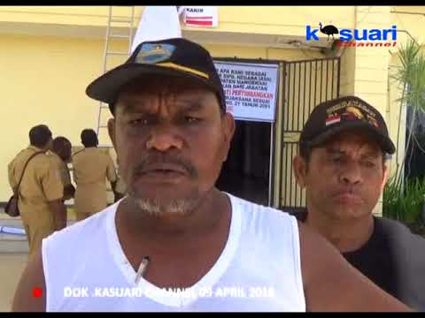 04 - KASUARI NEWS - AKSI PROTES DIWARNAI LEPAS SERAGAM DINAS OLEH ASN PEMKAB MKW