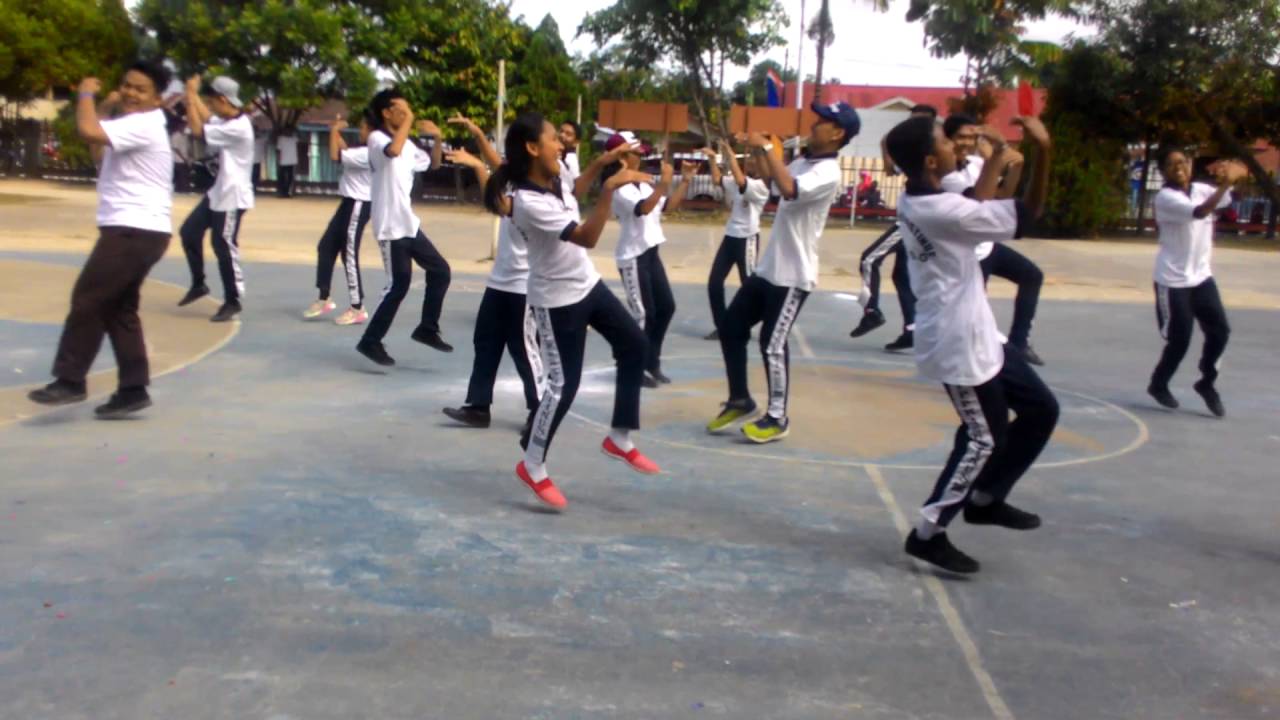 Kegiatan class meeting SMA AGUSTINUS sorong, Papua Barat(1) - YouTube