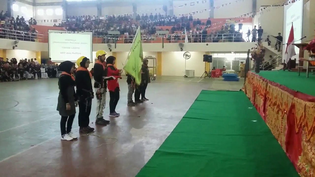Pengibaran Bendera Indonesia Pada pekan Kreativitas Mahasiswa (PKM ...