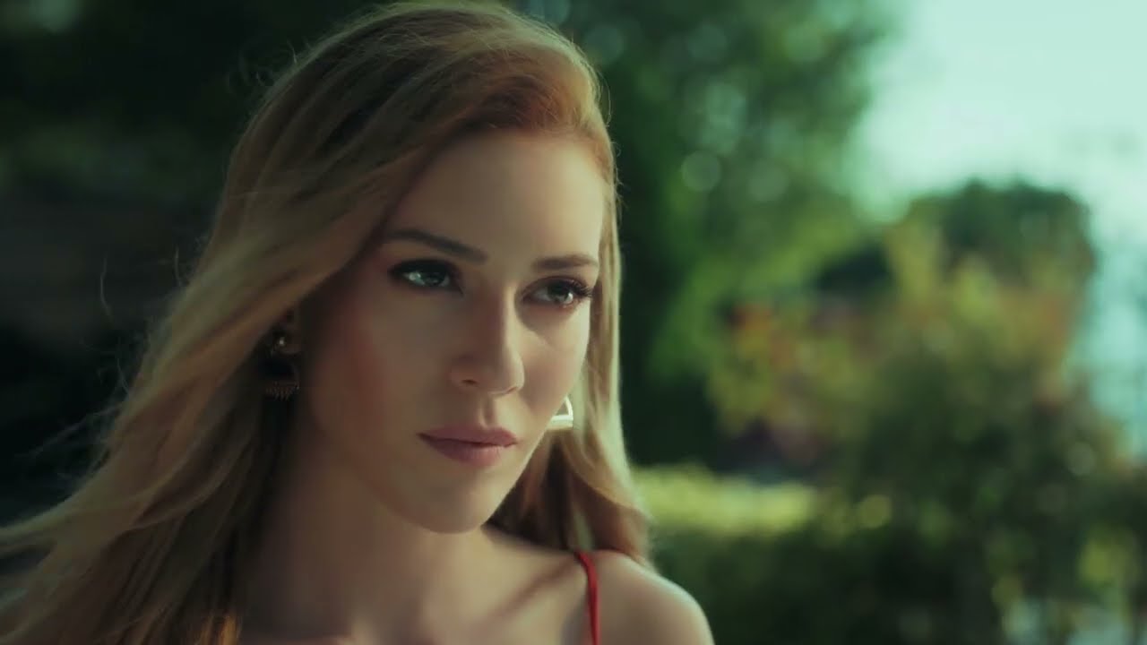 Dangerously in Love Trailer English Subtitled - YouTube