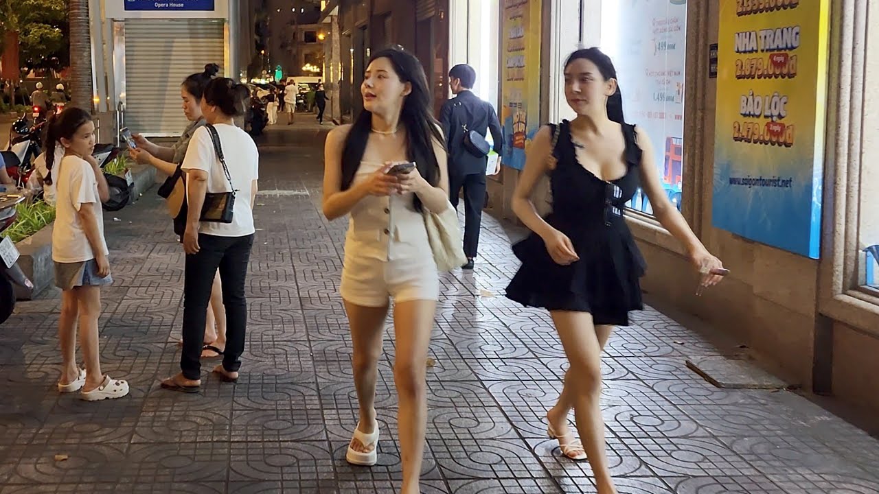 Vietnamese Nightlife Walking in District 1 Ho Chi Minh City | Vibrant ...