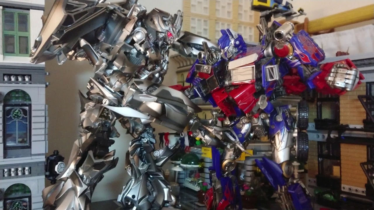 Megatron Transformers 2007 mega gun Los Angeles shooting at Optimus ...