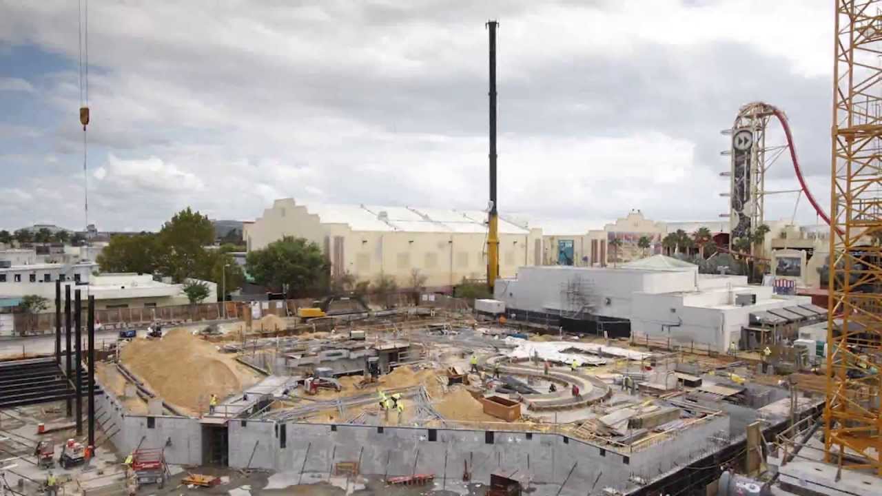 Time-lapse TRANSFORMERS: The Ride - 3D goes up in 30 seconds - YouTube