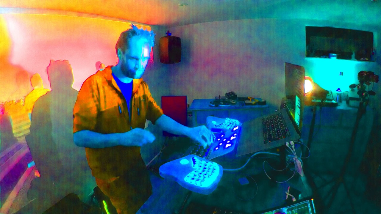 Sonic Pi // Sam Aaron // Live Coded Music - YouTube